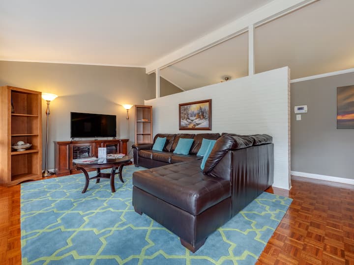 Mid-century Triad Gem: 3 Beds, 2 Baths - Winston-Salem, NC
