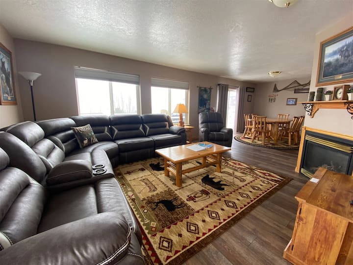 Lake View Cabin With Amazing Views And Hot Tub - Garden City, UT