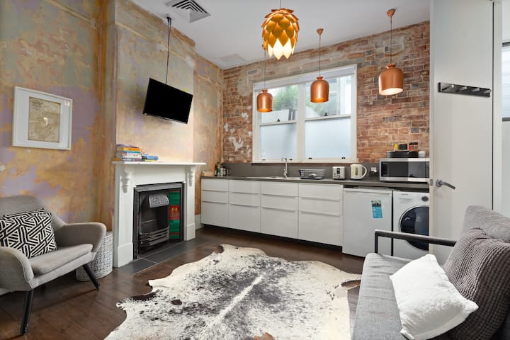 Stylish Victorian Terrace In Cultural Heart - Sydney