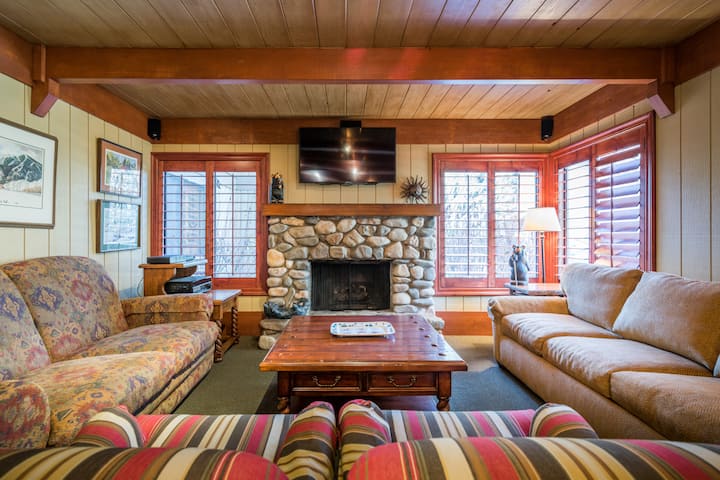 Delightful Sun Valley Condo With Mountain Views And Wifi - Sun Valley, ID