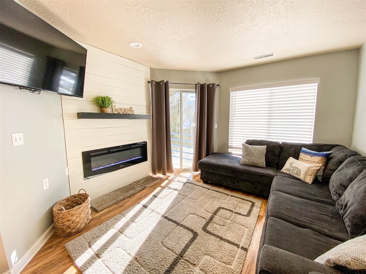 Beautiful Inn Building Condo #208 Pet Friendly - Bear Lake