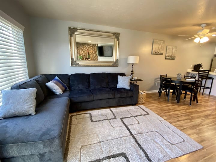 Beautiful Inn Building Condo #208 Pet Friendly - Bear Lake State Park, St Charles