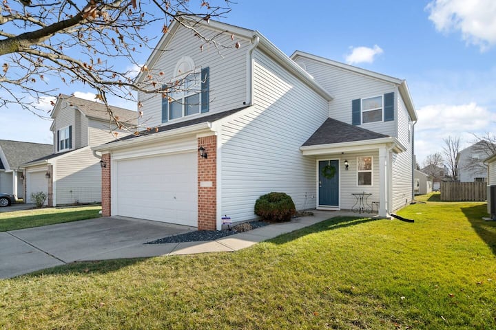 4 Bed, 2.5 Bath/peloton/2 Car Garage/gas Grill - Carmel, IN