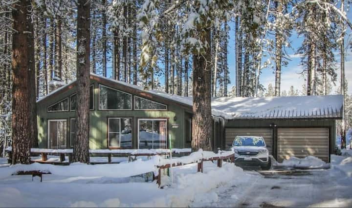 1 Story | Sleeps 6| King & Queen Bed | Fire Pit - South Lake Tahoe, CA