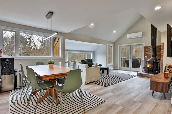 Ski-on Ski-off, Private Hot Tub, Sauna & Fireplace - Killington, VT