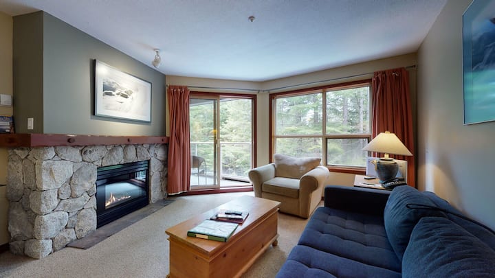 Aspens #216 Prime Ski-in Ski-out! Pool, Hot Tubs! - Whistler Blackcomb