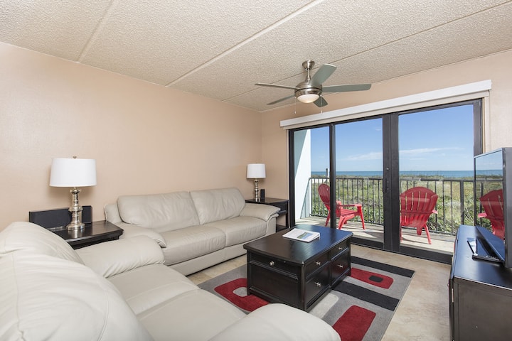 Charming Oceanfront Condo With Pool & Direct Beach Access! - Port Isabel, TX