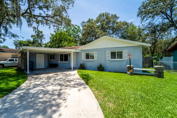 Usf Hideaway – Pet-friendly 3br Home Near Moffitt - Temple Terrace, FL