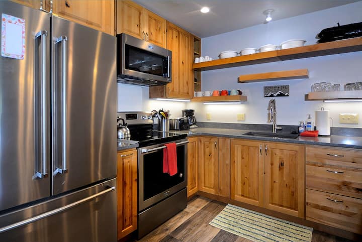 Aspen Grove, Ski In/out, Hot Tub, Pet Friendly - 克雷斯特德比特