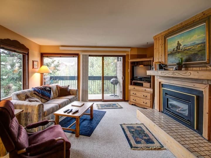 Ski + Hike | Cozy Mountain Stay - Big Sky, MT