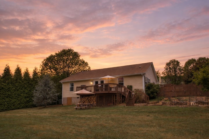 Private Asheville Home With Hot Tub And Game Room - Weaverville, NC