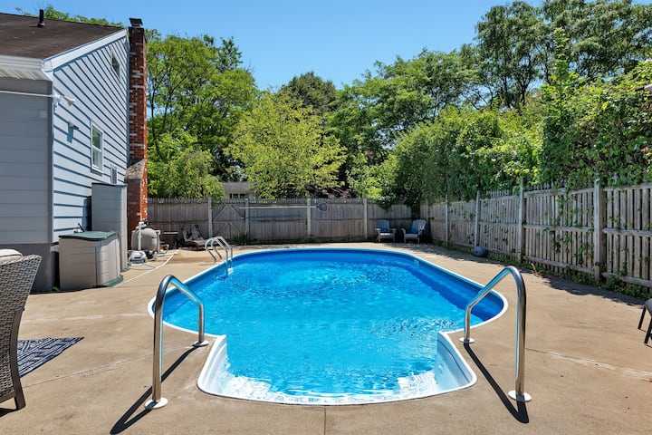 Saratoga Backyard Spa Retreat | Hot Tub + Pool - Saratoga Springs, NY
