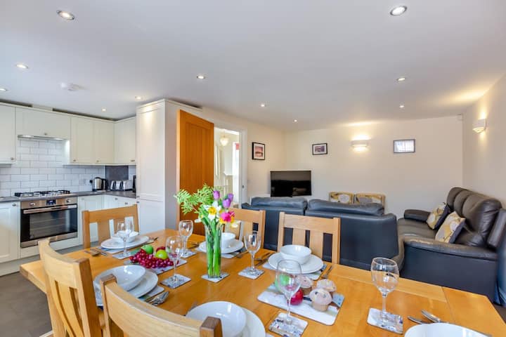 4 Bed In Whitby (Oc-w089) - Whitby, UK