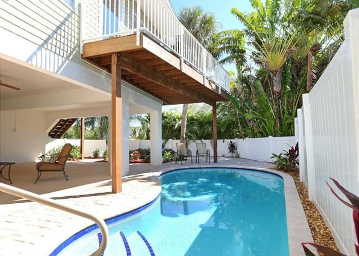 Cuddlefish Cove: Heated Pool, Rooftop Deck, Views - Holmes Beach, FL