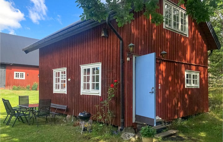 2 Bedroom Awesome Home In Västervik - Västervik