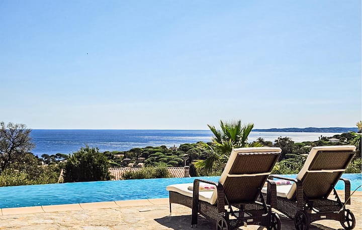 Nice Home In Les Issambres - Roquebrune-sur-Argens