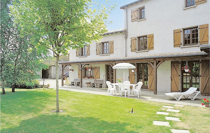 5 Bedroom Awesome Home In Louzy - Thouars