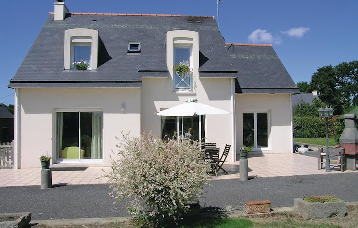 Awesome Apartment In Roz-landrieux - Miniac-Morvan