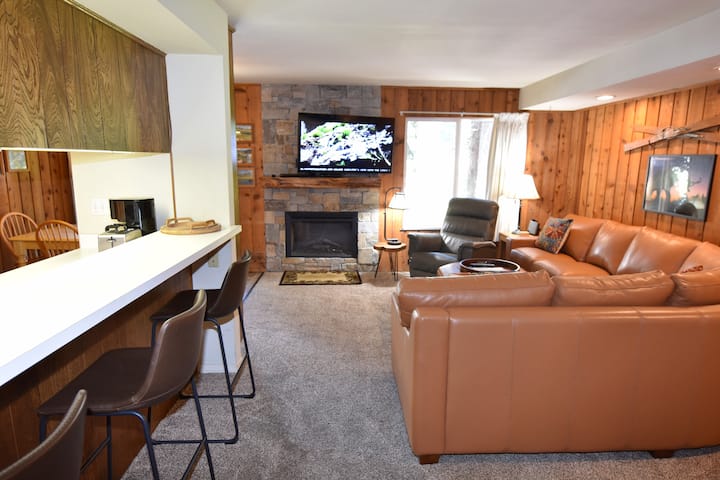 Seasons 4 Condo #113- Close To The Village! - Mammoth Lakes