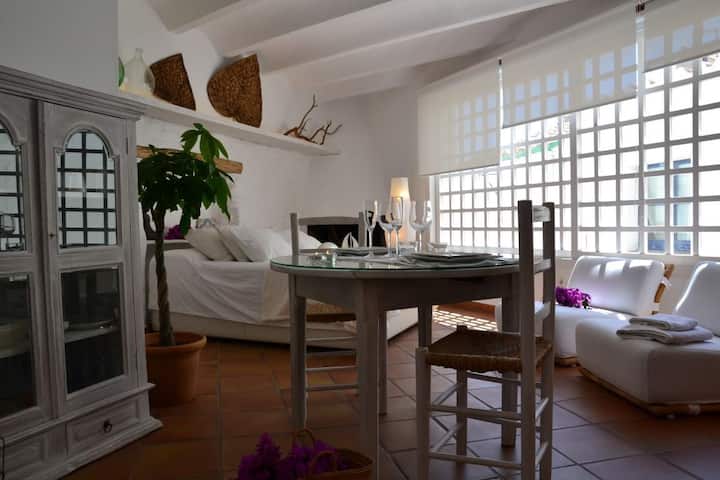 101.10_charmant Studio Situé Dans Une Des Typiques - Cadaqués