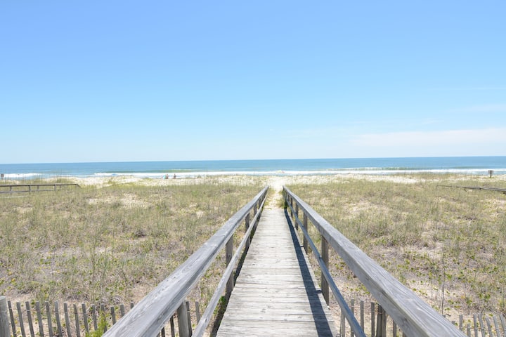 Ebbtide Kure Beach Oceanfront Home With Screened - Kure Beach, NC