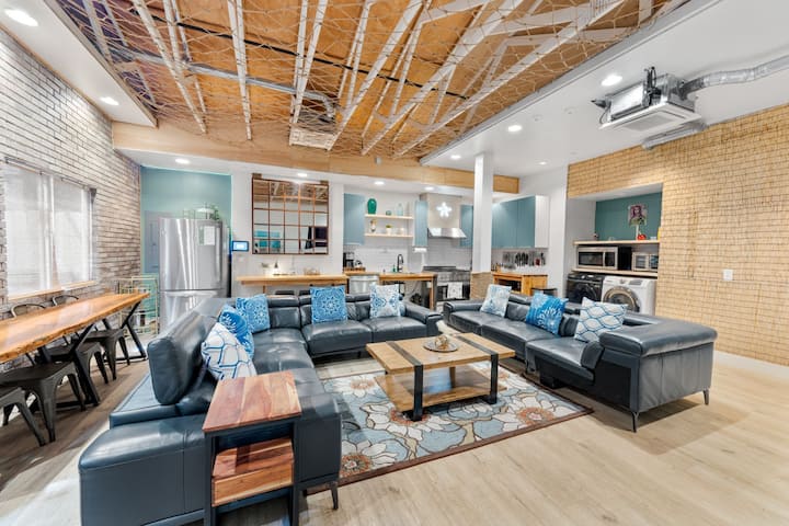 Tropical 11br For 36 Guests: 3 Units + Event Space - San Diego, CA