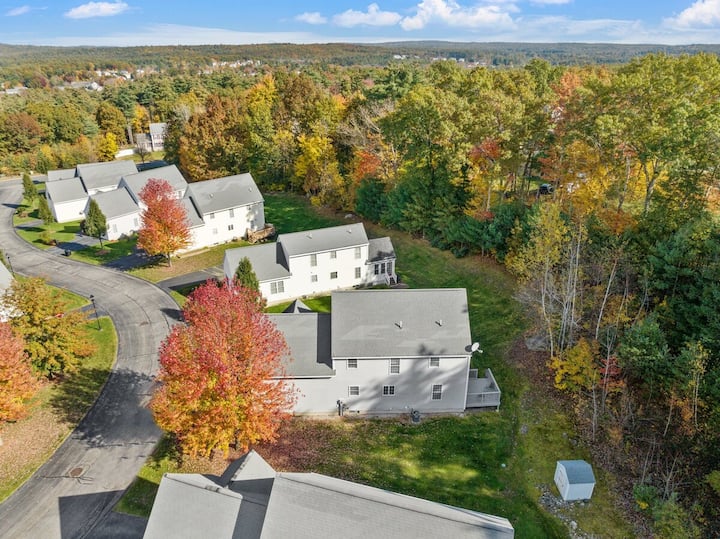 Modern Open Concept 4 Bed/2.5 Bath Mid To Longterm - Manchester, NH