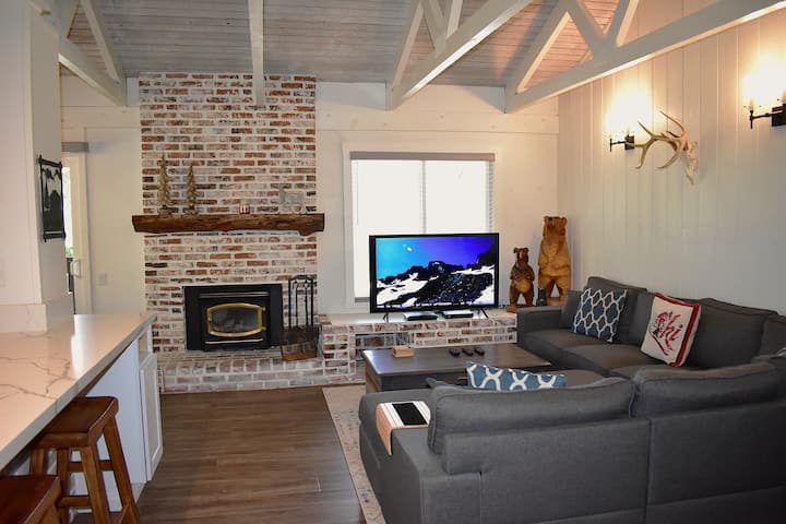 Seasons 4 #156, Close To Shuttle, Hot Spa, Lift - June Lake, CA