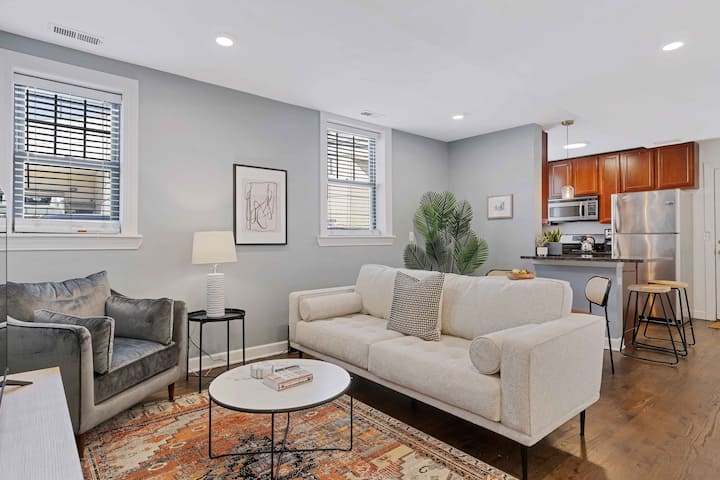 Modern Design 2 Bd Condo In Iconic Lincoln Square - Andersonville - Chicago