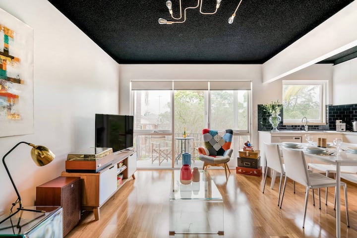 Renovated Retro Apartment Near Harbour Front Walks - Sydney