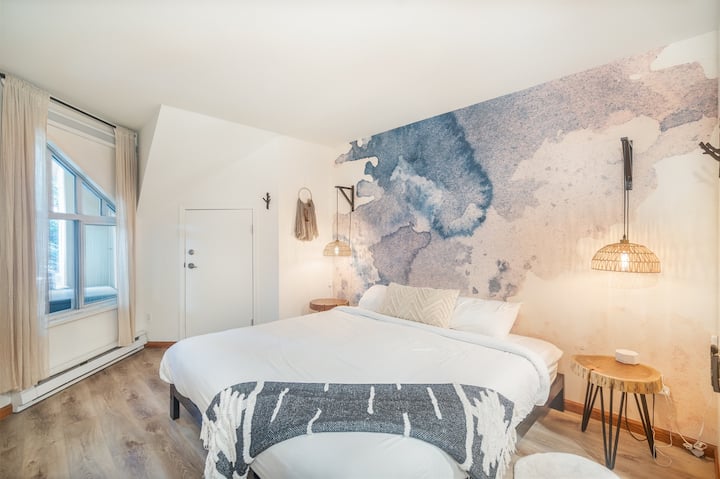 2br Twnhse In Village! Private Hot Tub | King Bed | Four Bikes | Free Parking - Whistler