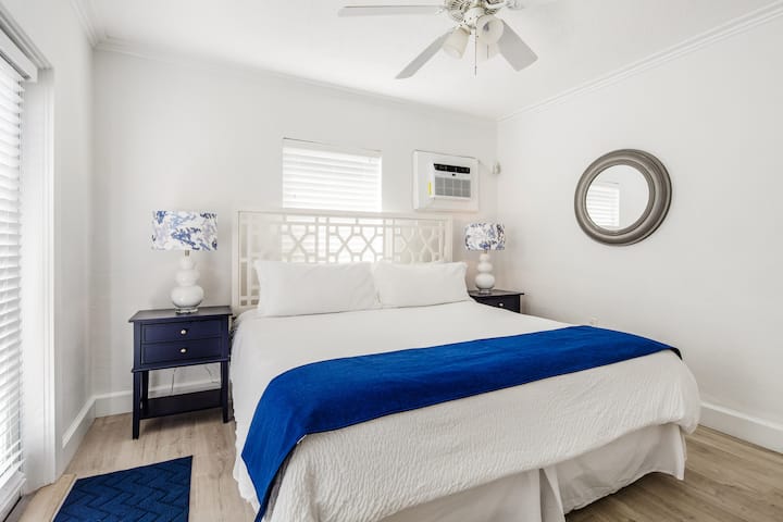 ~ Casablanca Too ~ Hübsches Cottage Mit Privatem Whirlpool Und Parkplatz Abseits Der Straße! - Key West, FL
