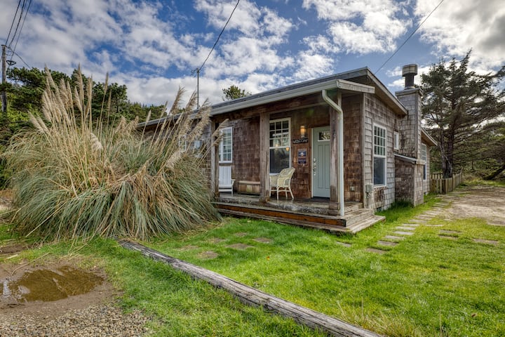 Dune Grass Cottage-charming, Steps To Beach - Pacific City, OR