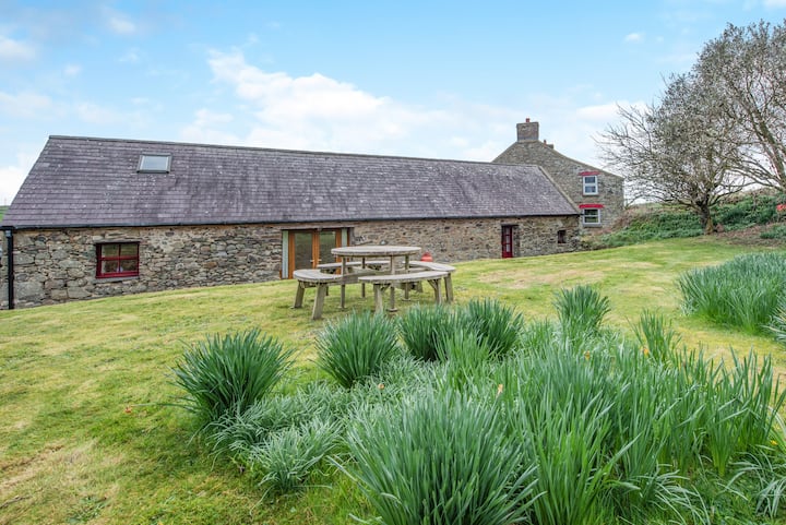 Y Stablau  - Stables - Whitesands Bay