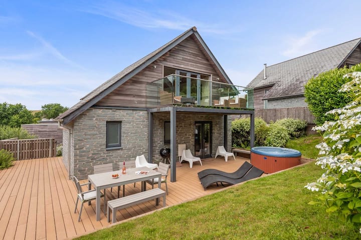 House 32: Luxury 3-bed With Hot Tub & Balconies - Polperro