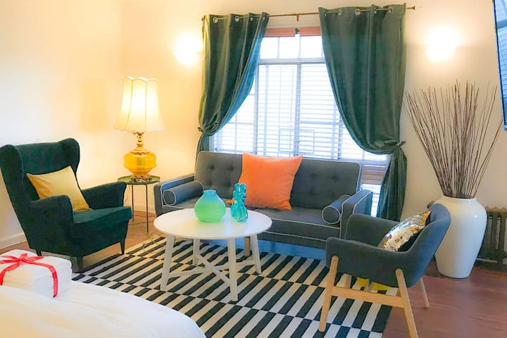 Ca Castle Chic Large Studio-smart Tv&netflix 303 - Long Beach, CA