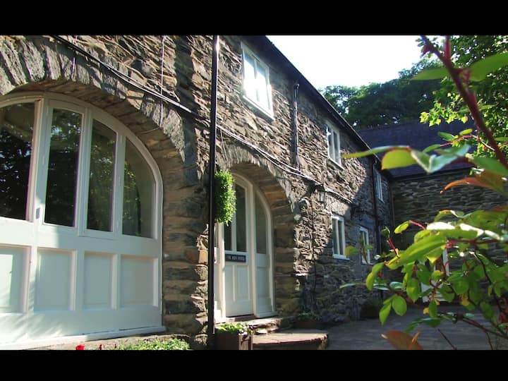 Yr Hen Hofel @Bryn Melyn Farm Cottages (Hot Tub) - Bala