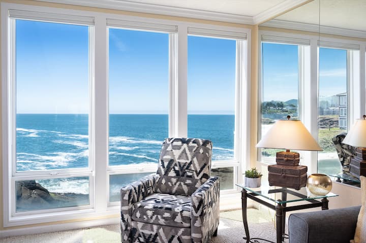 Oceanfront, Whale Watching, Pool - The Lighthouse - Depoe Bay, OR