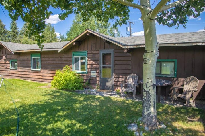 Brown Bear Lodge - Red Lodge, MT