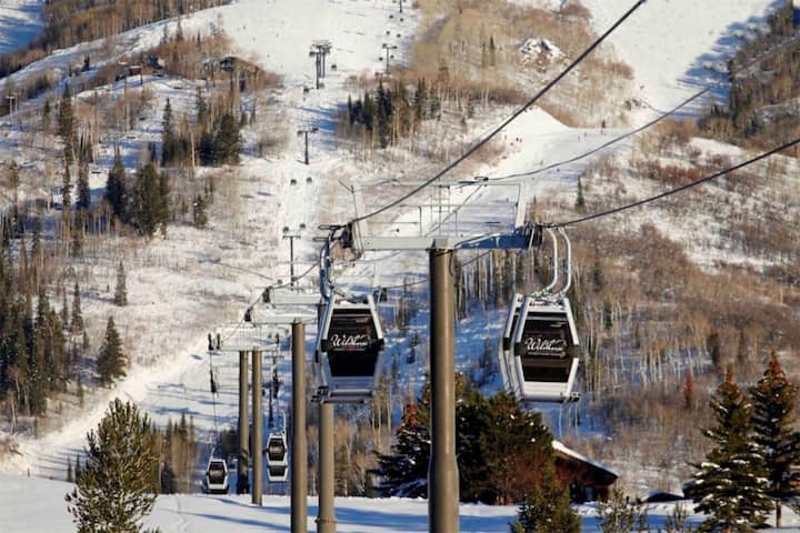 Penthouse Condo With A/c - 1-bedroom + Den, Balcony, Hot Tubs, Pool - Steamboat Springs