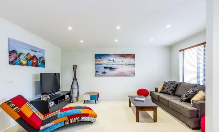 Surfside Getaway In Picturesque Inverloch - Inverloch