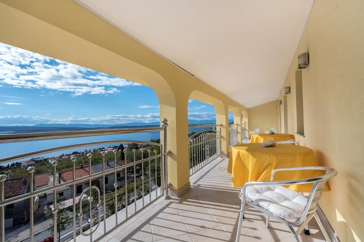 A-5592-b Appartement De Trois Chambres Avec La - Crikvenica