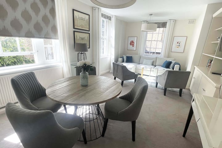 Super Stylish Living In The Best Location In The Heart Of Kensington - Earl's Court