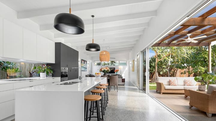 Elanda St - Luxurious & Spacious Beachside Living - Noosa Heads