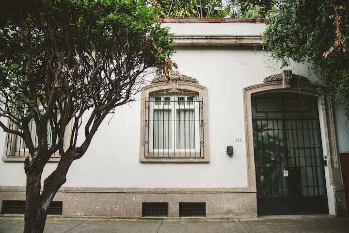 Stylish Colonial Stay In Roma Norte W Rooftop 8br - Mexico