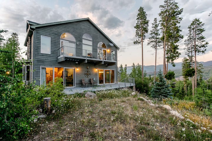 Eagle Wind Lodge | Private Hot Tub - Winter Park, CO