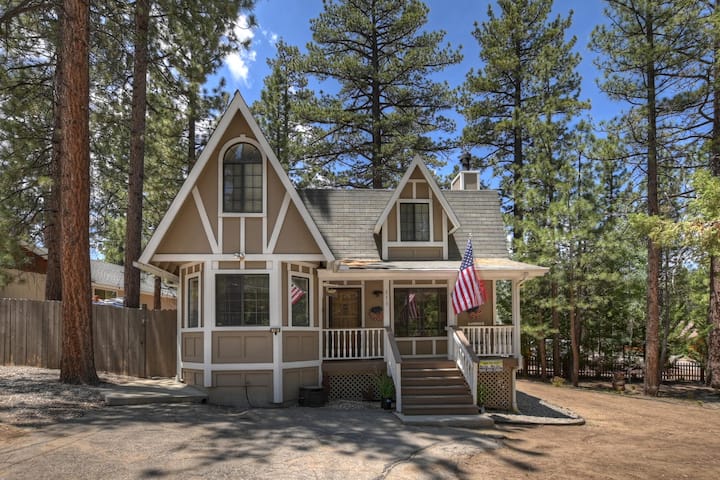Hot Tub! Fenced Yard! Close To The Lake! - Fawnskin, CA