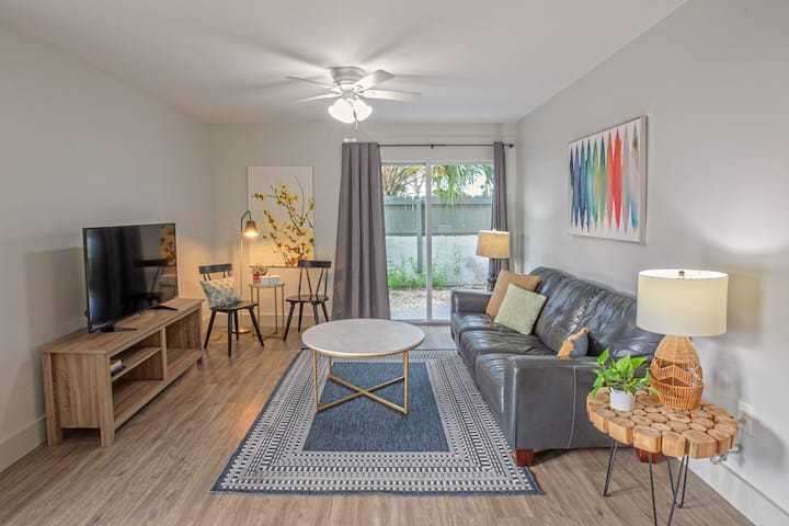 Palmetto Bay #3 | 2br • 4 Beds • Free Parking - Florida