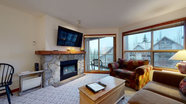 Aspens #460 Prime Ski-in Ski-out! Pool, Hot Tubs! - British Columbia