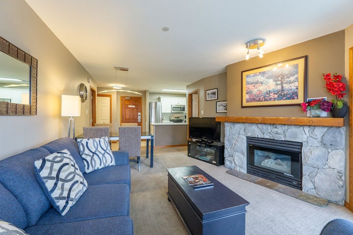 Aspens #458 Prime Ski-in Ski-out! Pool, Hot Tubs! - Whistler Blackcomb